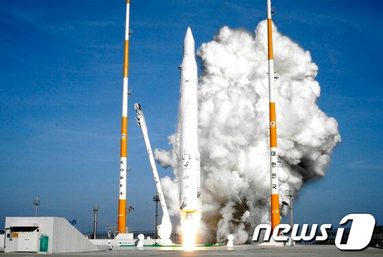 나로호 발사 성공, “31일 새벽 지상과 교신 확신” - 뉴스1
