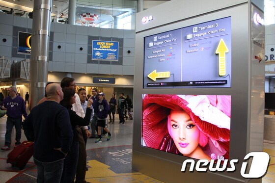 LG전자, 84인치 초고화질 화면으로 CES2013 손님 맞이 - 뉴스1