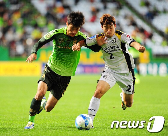 ‘환상 오버헤드킥’ 한교원, K리그 클래식 32R MVP 선정 - 뉴스1