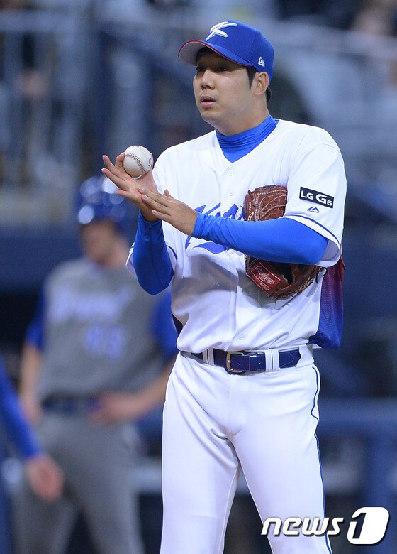 [WBC] '아쉬웠던 2회' 장원준, 이스라엘전 4이닝 5K 1실점 - 뉴스1