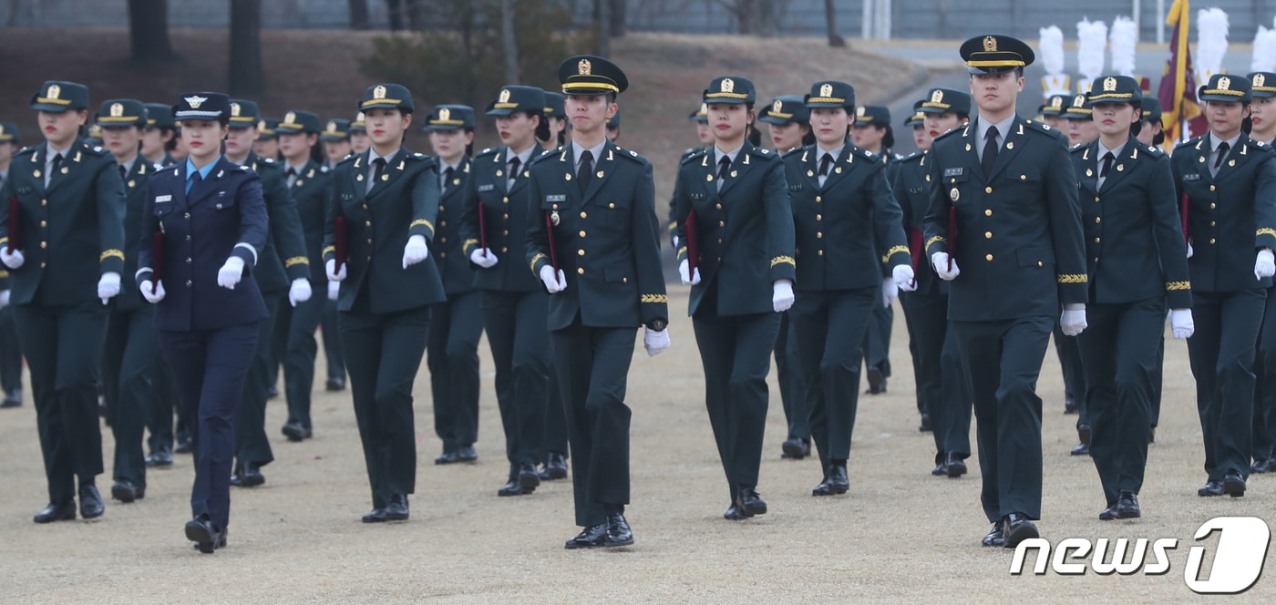 "병력 부족에 여성 단기복무병 검토 필요"…대만 사례 살펴보니 - 뉴스1