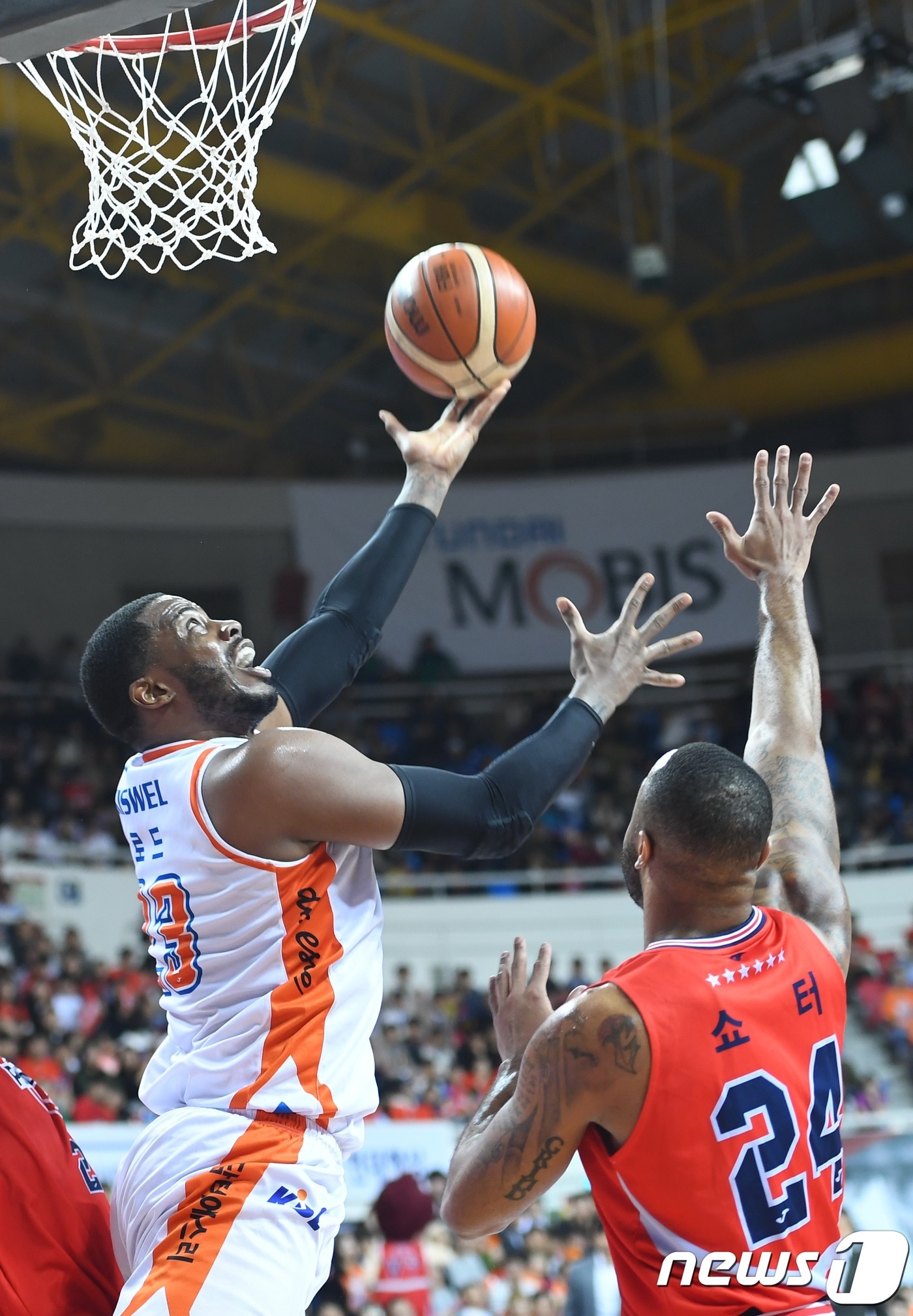 '로드 폭발' 전자랜드, 현대모비스 89-70 완파…챔프전 1승1패 원점 - 뉴스1