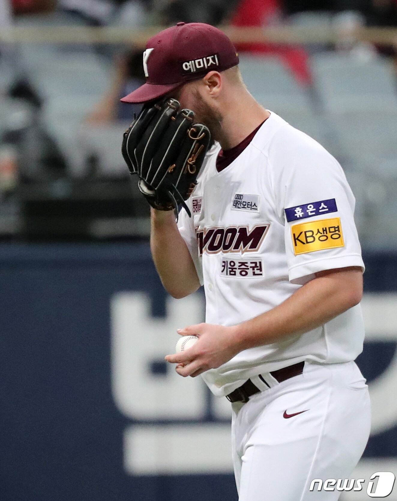 [준PO2] '아~실투' 키움 요키시, 6이닝 2실점 역투에도 PS 첫승 불발 - 뉴스1