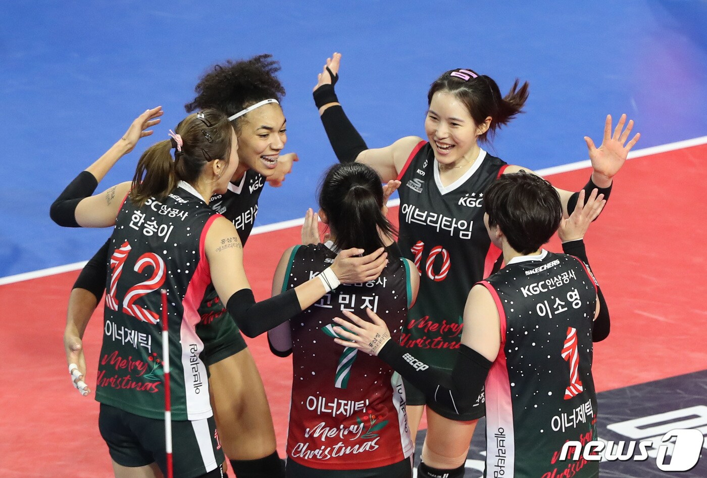 '엘리자벳 46점' KGC, IBK 3-1로 꺾고 4위 도약 - 뉴스1