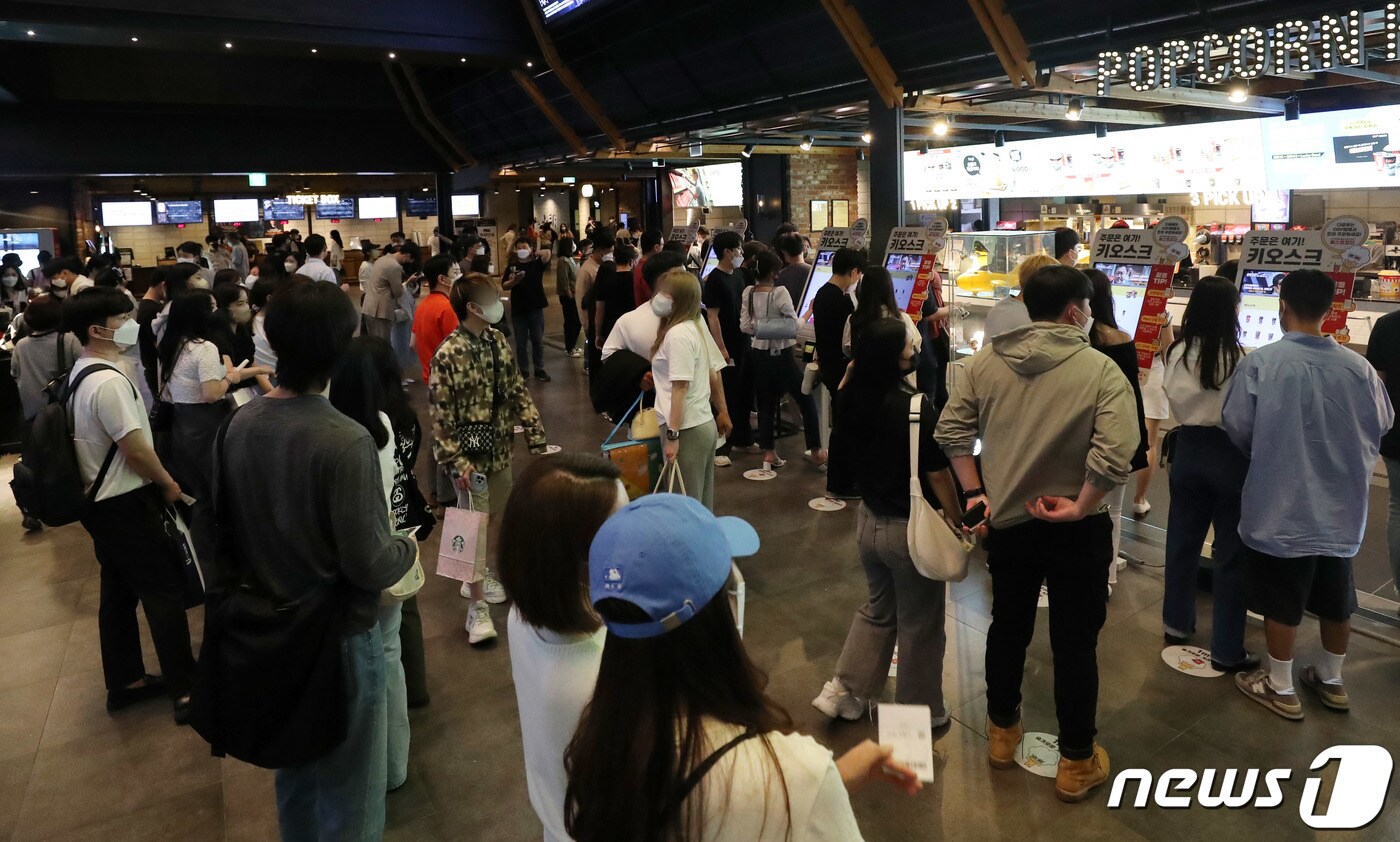 KB證 "CJ CGV, 올해 하반기부터 수익성 개선…목표가 7000원" - 뉴스1