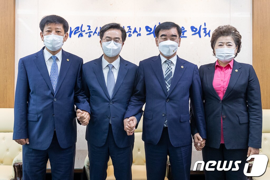 도의회와 손잡은 김동연 “더 많은·더 고른·더 나은 기회 만들겠다” - 뉴스1