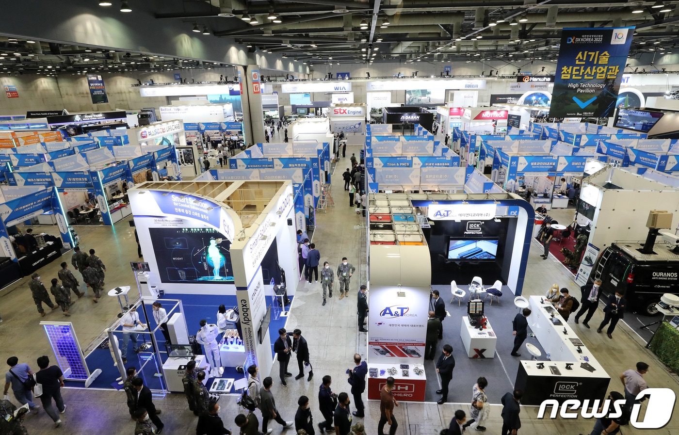 국방부, 지상무기 전시회 KADEX 이어 DX KOREA도 후원 - 뉴스1