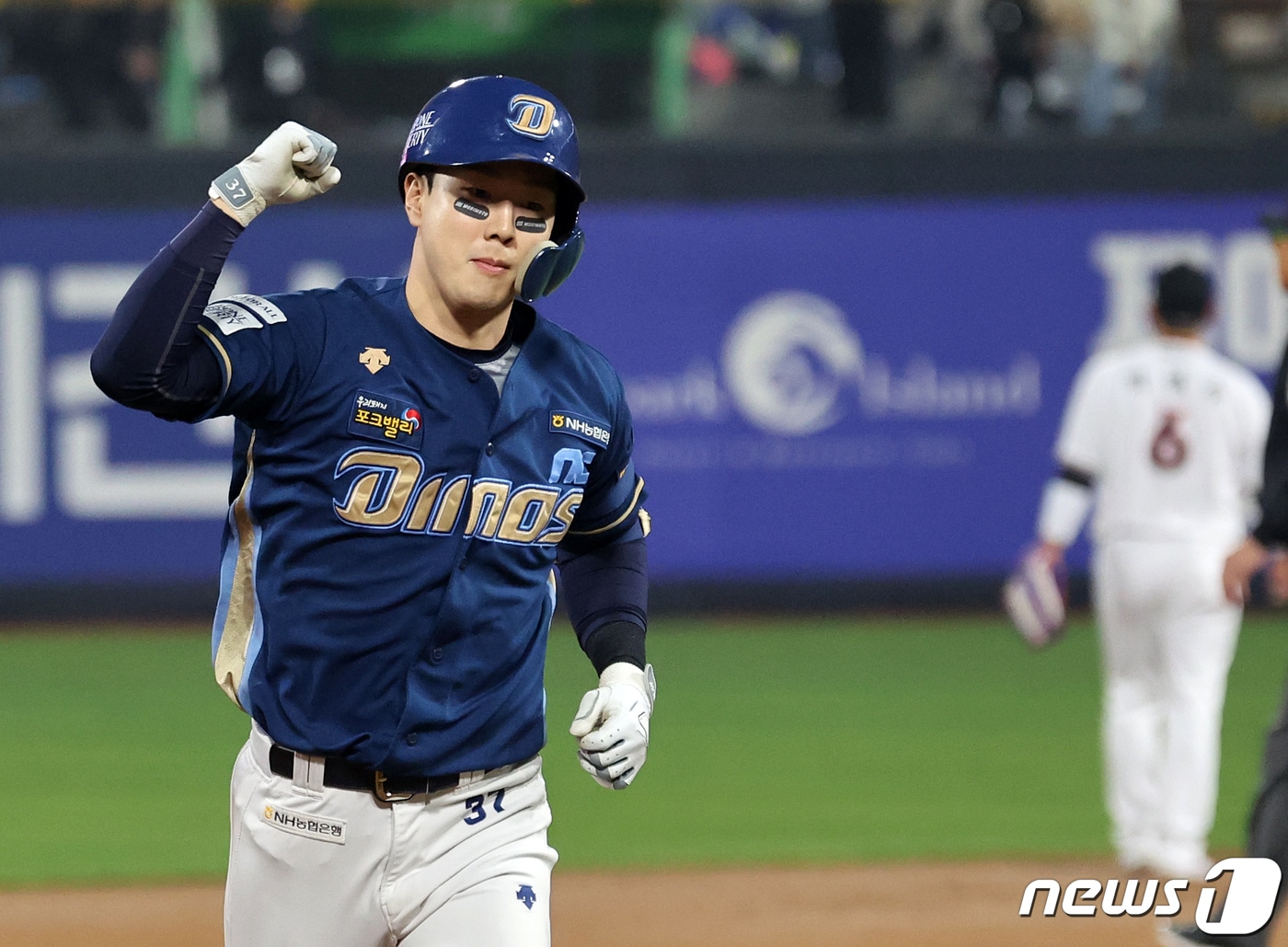 '박건우 결승포+신민혁 인생투' NC, KT 또 제압…KS까지 1승 남았다[PO2] - 뉴스1