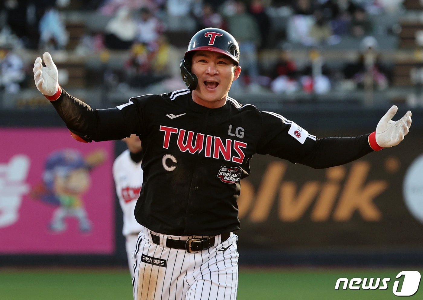 대단한 LG 캡틴…오지환, 단일 시즌 최초 KS 3경기 연속 홈런[KS4] - 뉴스1