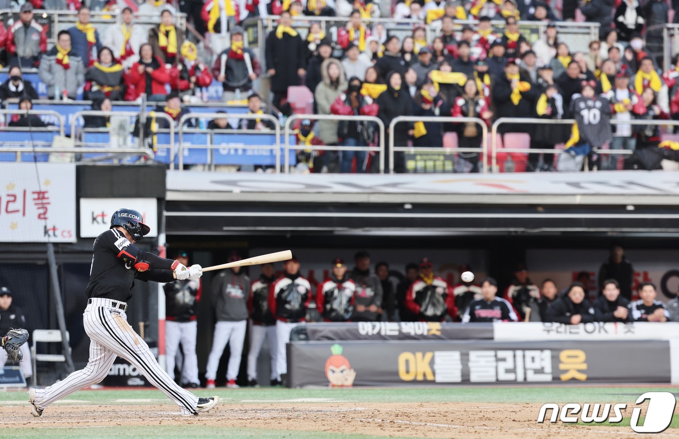 프로야구 '유료 중계' 시대 열렸다…KBO, CJ ENM과 1350억원에 계약 체결 - 뉴스1
