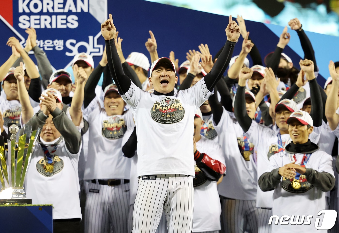 'MVP' 오지환 "롤렉스 시계, 갖기엔 부담…구광모 회장님 드려야"[LG 우승] - 뉴스1