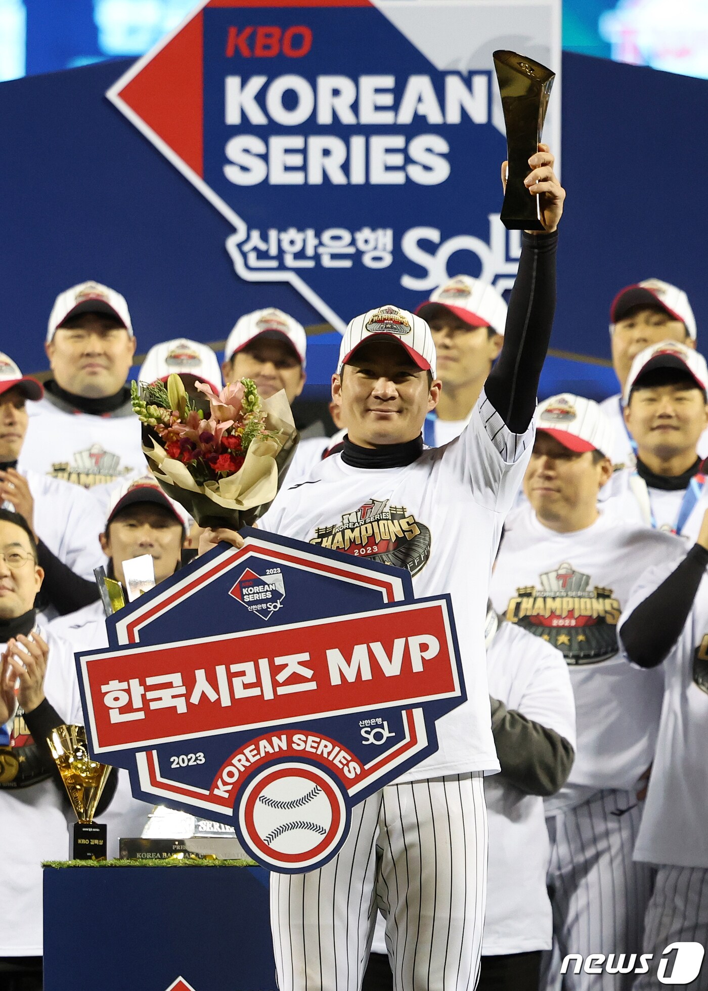 'KS MVP' 오지환 포함 LG 선수단, 日 벳푸서 회복 훈련 실시 - 뉴스1