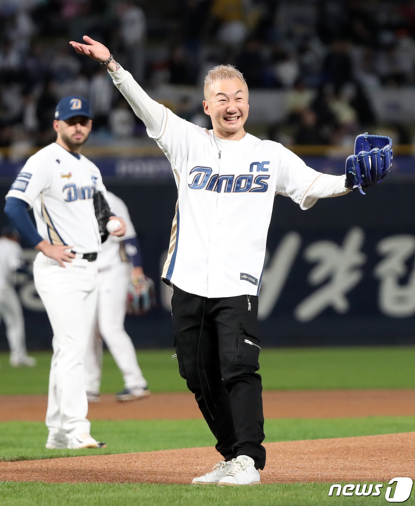 노브레인 이성우 "롯데-NC 둘 다 좋지만…아버지 따라가는 철새팬"[PO3] - 뉴스1