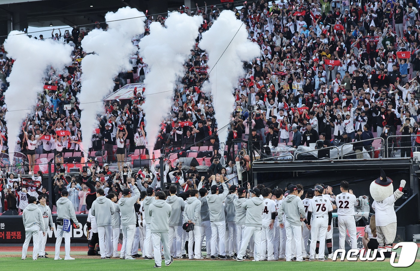'패패승승승' KT, NC에 3-2 역전승…7일부터 LG와 KS '빅뱅'(종합) - 뉴스1