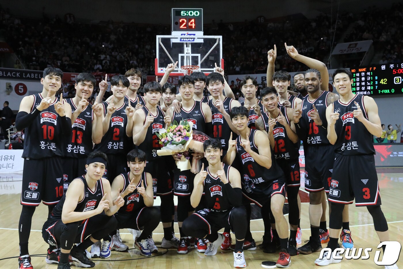 '정규리그 제패' KGC, 마지막 홈 경기 승리로 우승 자축 - 뉴스1