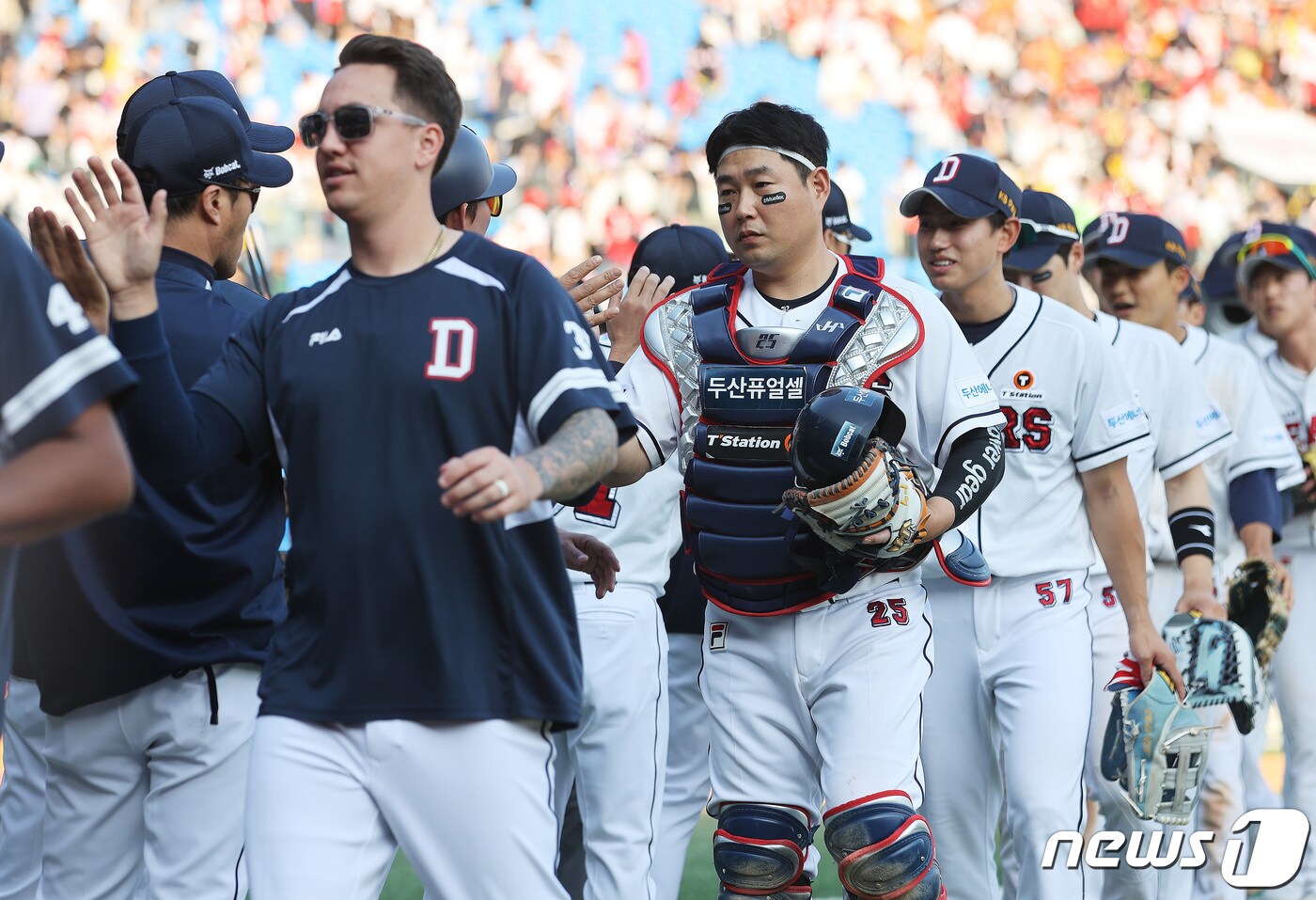 두산, KIA 5연패 몰아 넣으며 스윕…SSG-한화 연장 12회 끝 3-3 무(종합) - 뉴스1