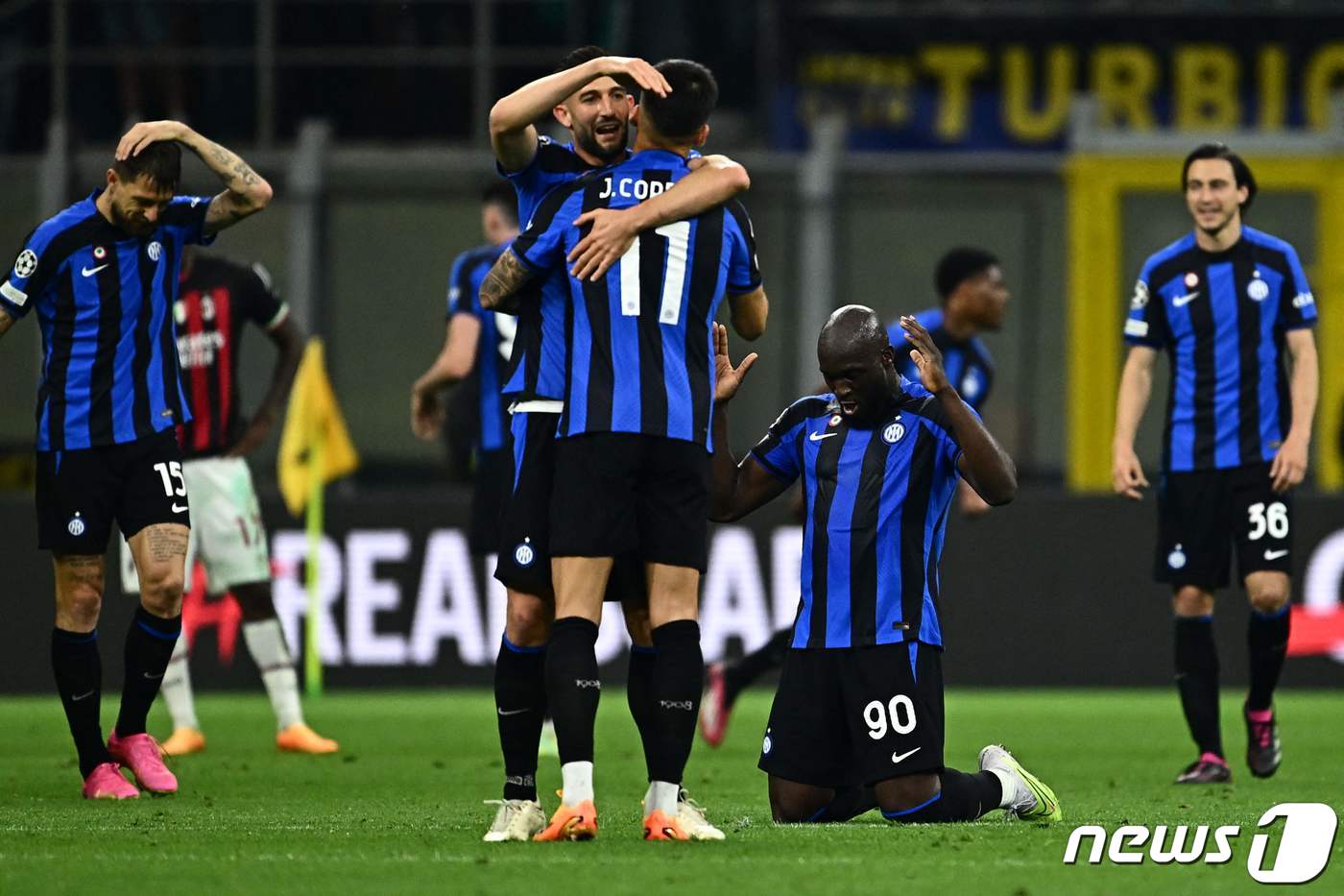 인터 밀란, 13년 만에 UCL 결승 진출…AC밀란 1‧2차전 합계 3-0 제압 - 뉴스1