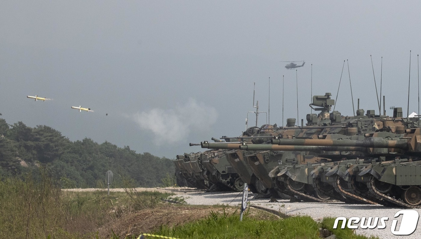 LIG넥스원, ADEX서 KF-21 장착 미사일 등 핵심 무기체계 공개 - 뉴스1