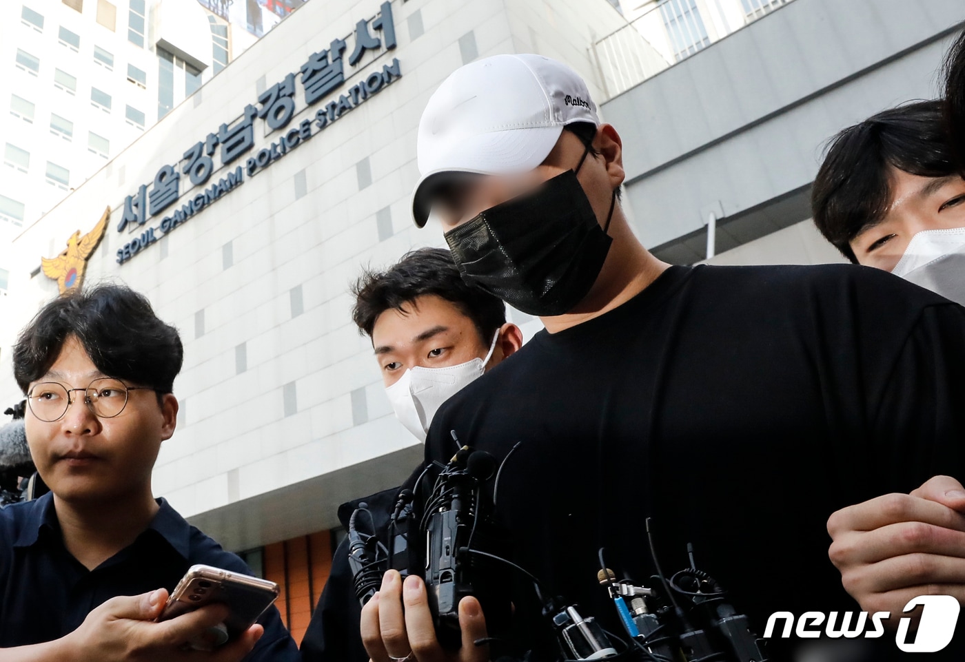 [속보] 압구정 롤스로이스 사고 가해자 2심 징역 10년…형량 절반 줄어 뉴스1