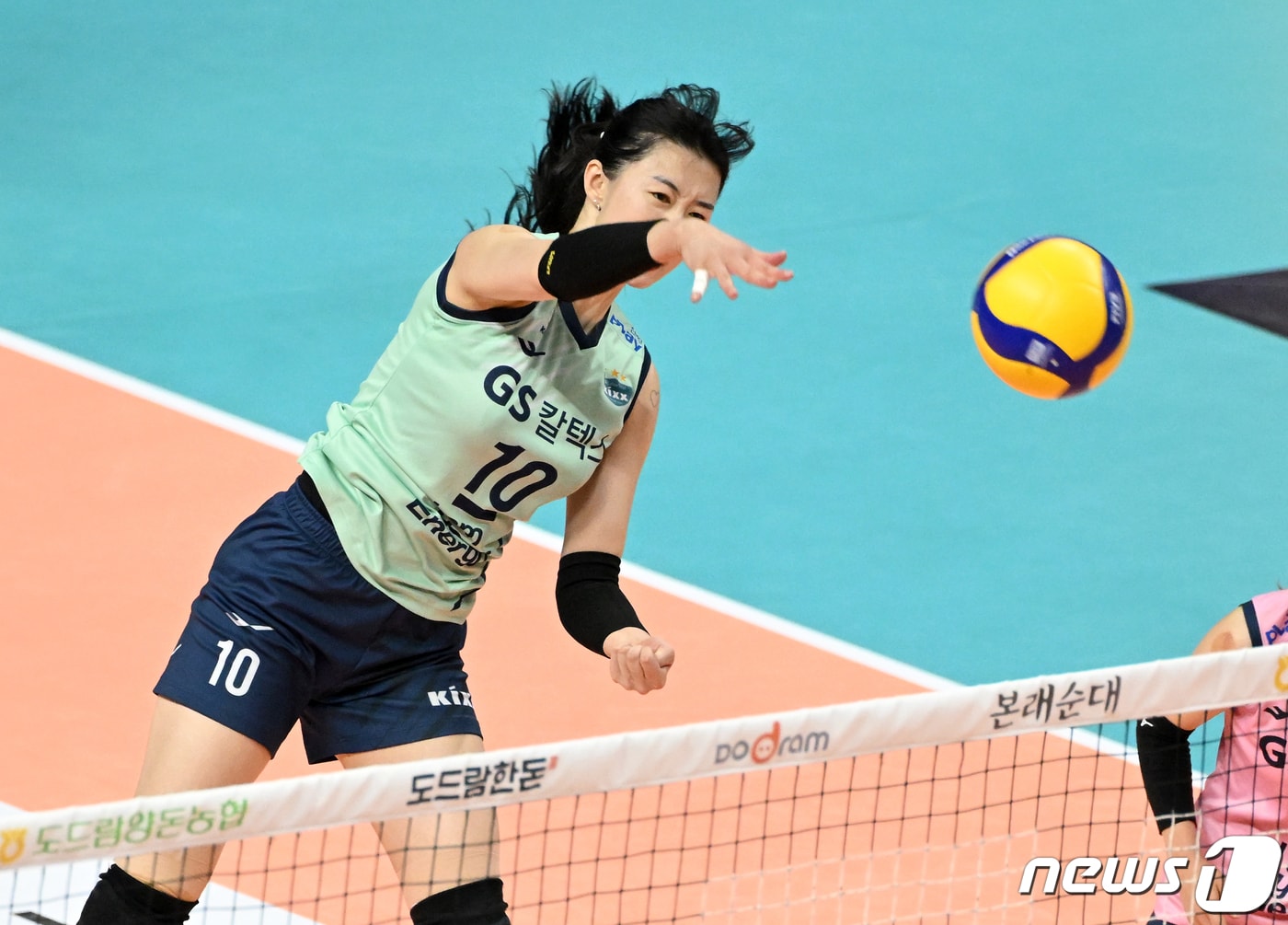 GS칼텍스, 기업은행 꺾고 KOVO컵 2연패…강소휘 MVP(종합) - 뉴스1