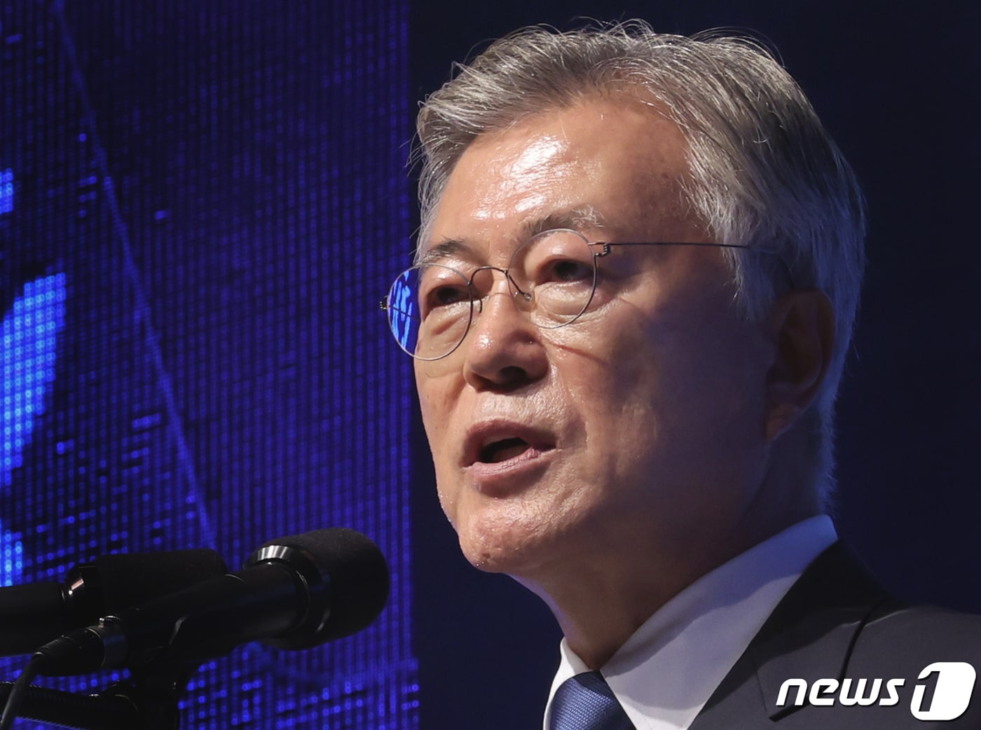 문재인 “한미일 삼각동맹은 경제적 측면에서 득인가, 실인가?” - 뉴스1