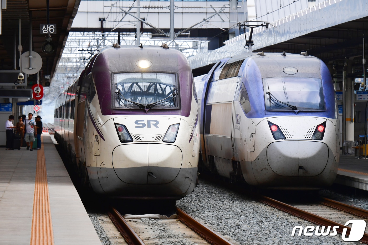 [뉴스1 PICK] 고속철도 KTX·SRT 내년 단계적 통합 추진 - 뉴스1