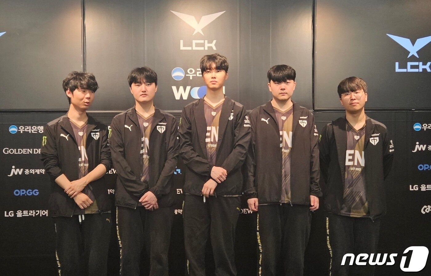 T1 잡는 젠지…LCK 개막전, 풀세트 접전 끝에 첫 승 신고 - 뉴스1