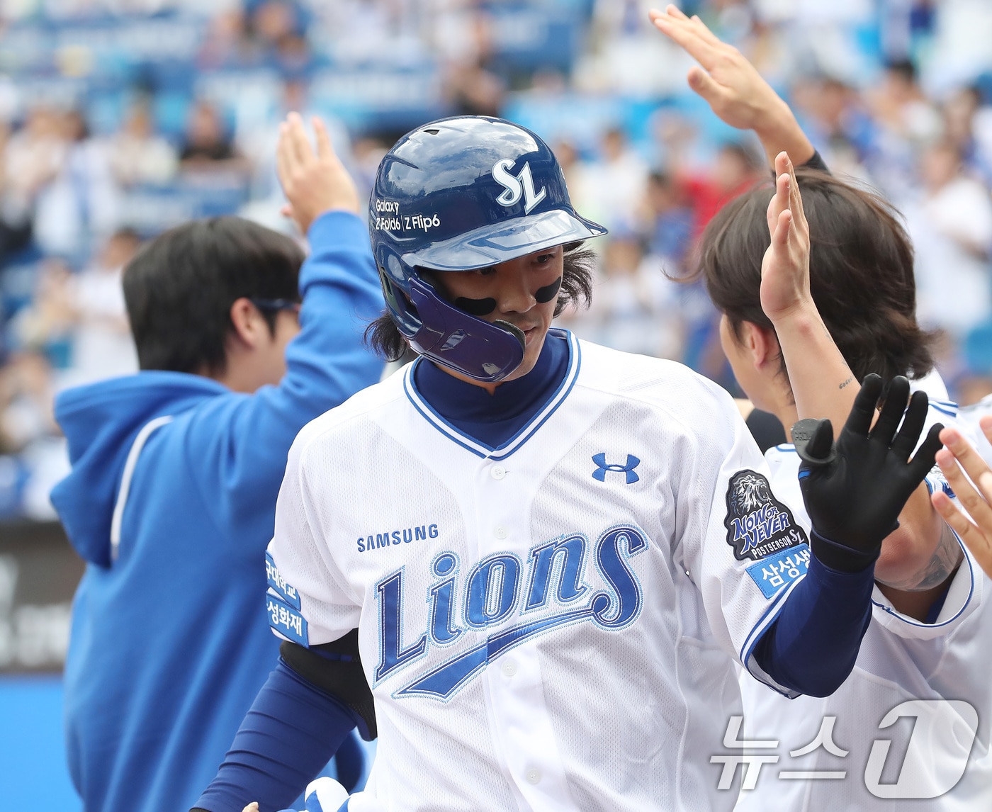 삼성, LG 꺾고 KS행 확률 75.7% 선점…MVP '3안타' 구자욱(종합)[PO1] - 뉴스1