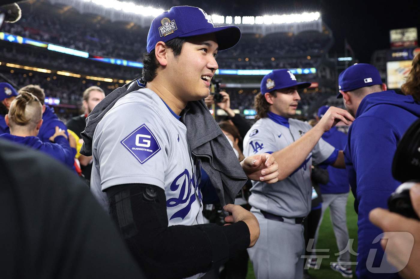 '첫 50-50' 오타니, 만장일치 NL MVP 수상…통산 3번째, DH로는 최초 - 뉴스1