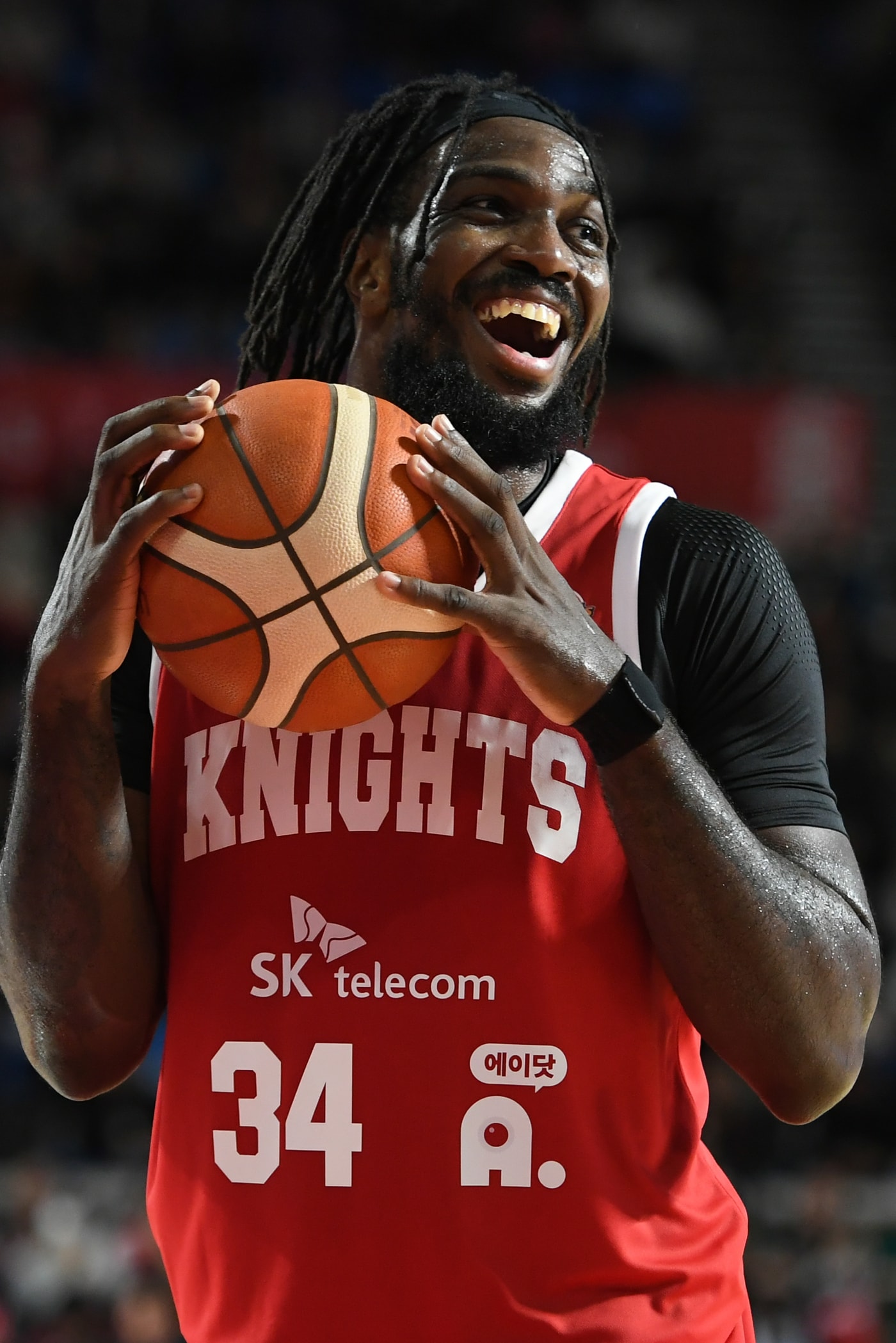 '워니 시즌 1호 트리플더블' SK, KCC에 36점 차 대승 - 뉴스1