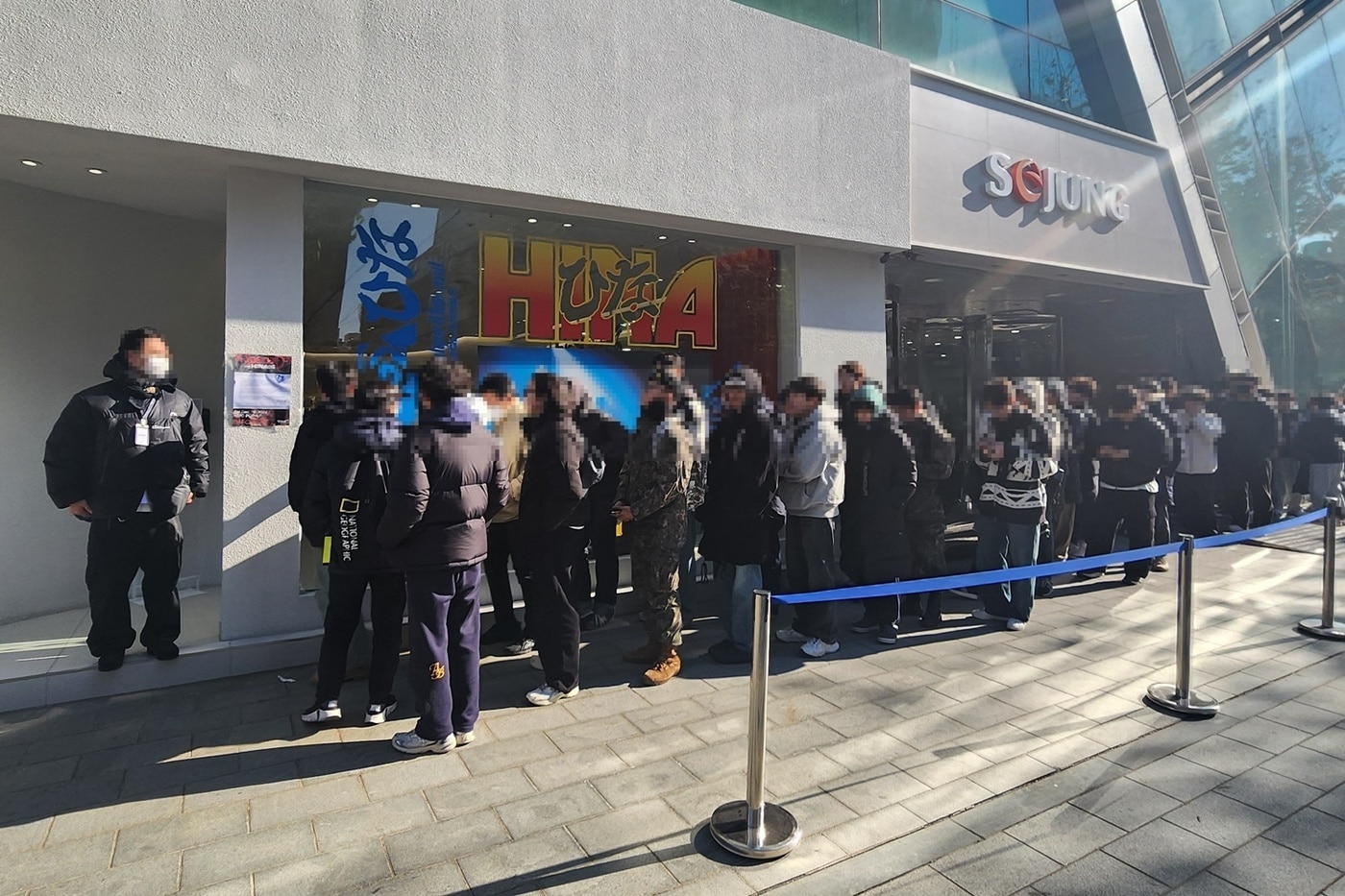 QWER 히나 방문에…WMC, 대치 342 쇼룸 팝업 '오픈런' - 뉴스1