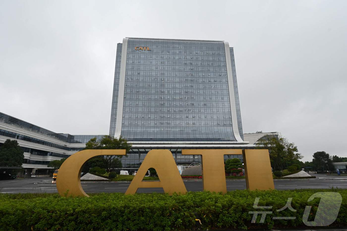 'CATL 채굴 재개' 리튬價 도로 하락…'中 감산 의지'에 K-배터리 촉각 - 뉴스1