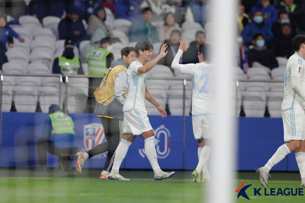 울산, 상하이 선화에 2-1 뒤집기…ACLE 5연패 뒤 첫승 - 뉴스1