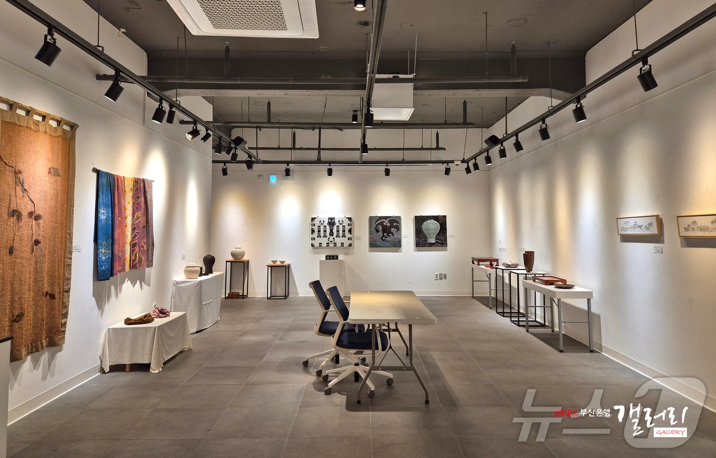 BNK부산은행, 겨울 아름다움 담은 전시회 개최 - 뉴스1