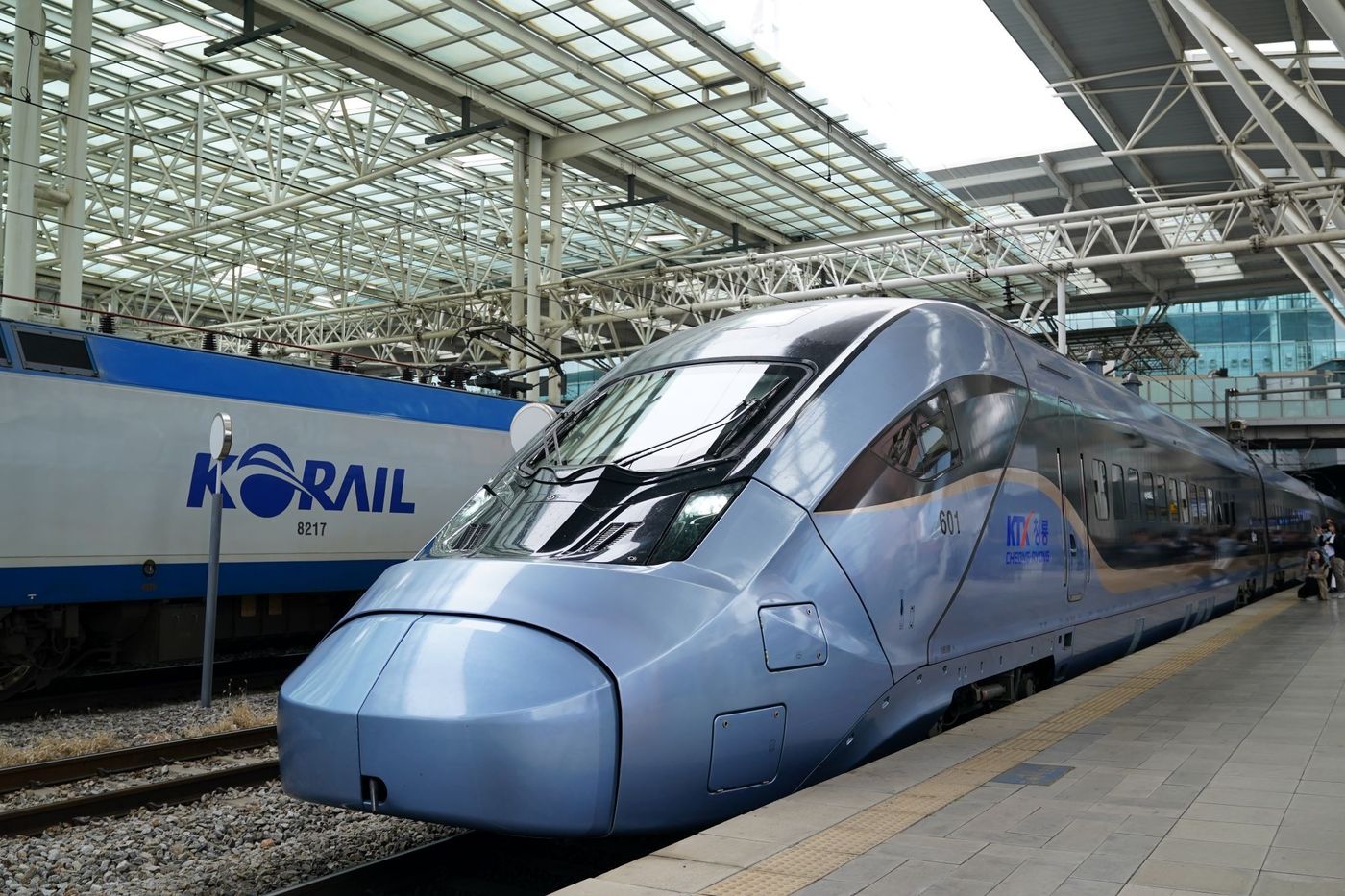 "시속 320㎞에 쾌적함 더했다"…신형 고속열차 'KTX 청룡'으로 더 빠르게[르포] - 뉴스1