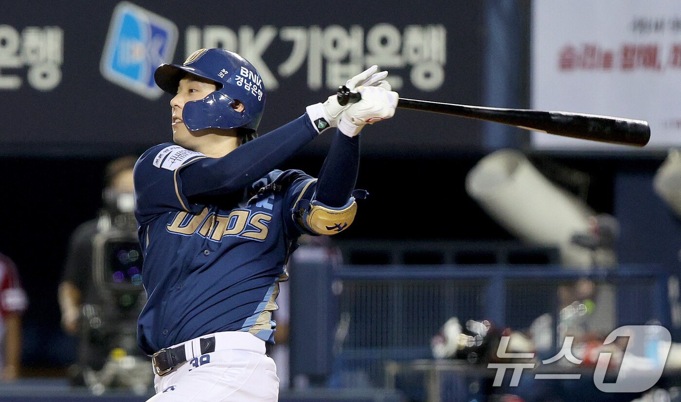 SSG, NC 외야수 김성욱 영입…4R 신인 지명권 + 5천만원 넘겨 - 뉴스1