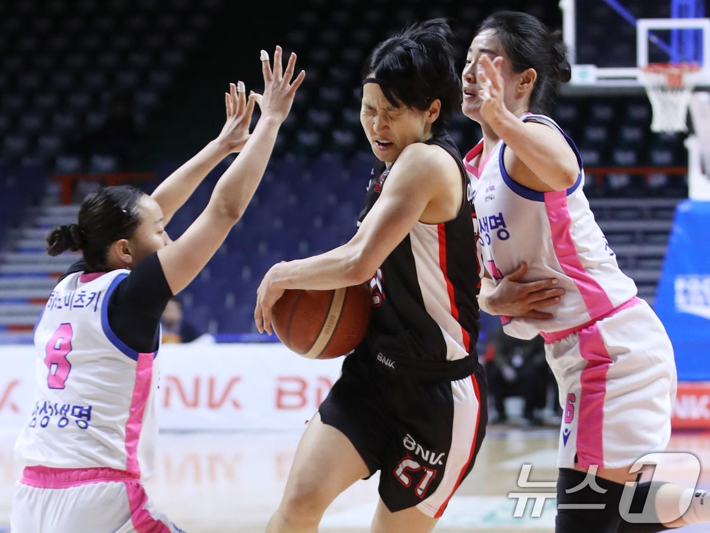 WKBL, 아시아쿼터 규정 변경…3쿼터 한해 2명 출전 가능 - 뉴스1