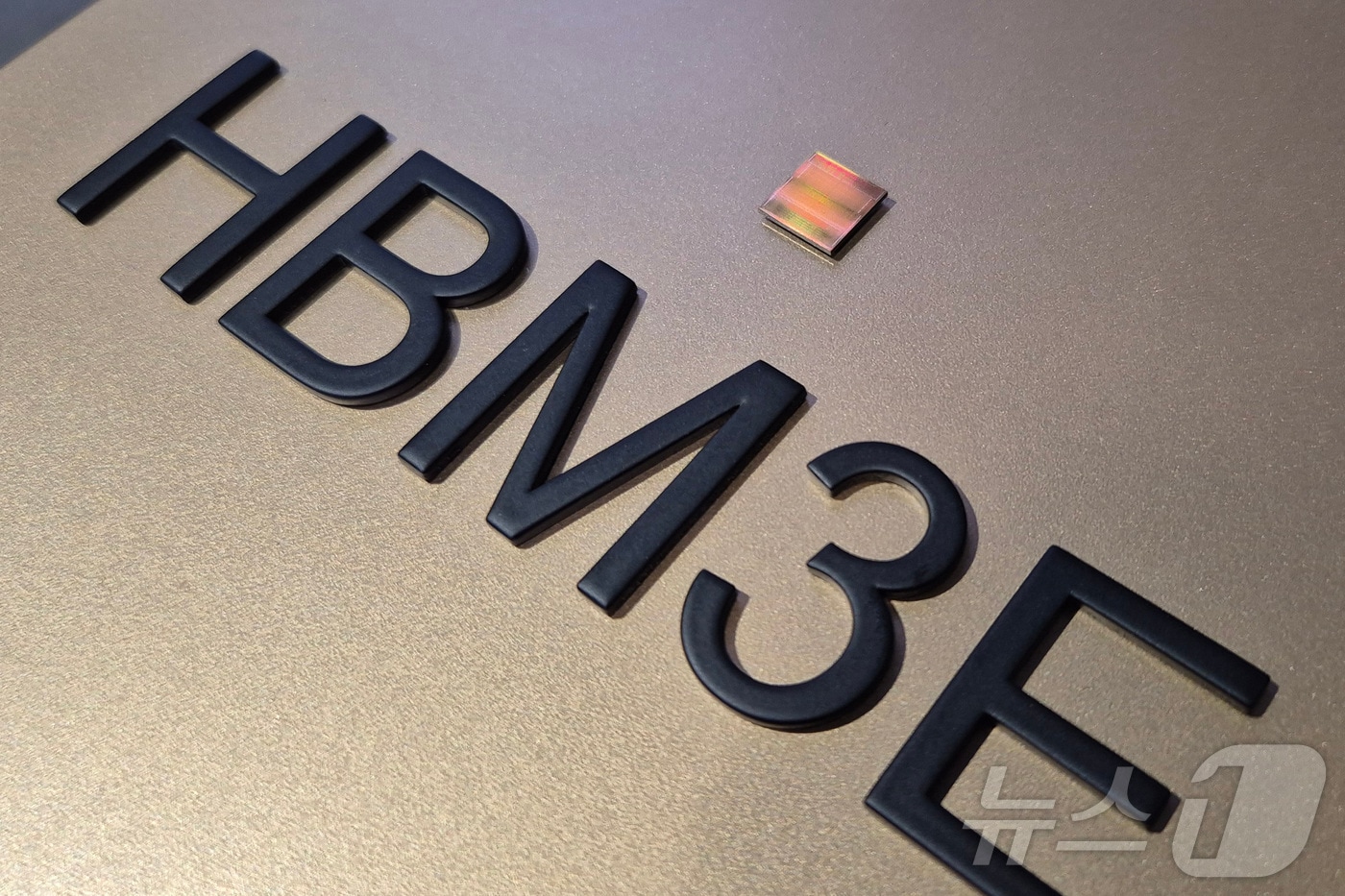 [IR] SK하이닉스 "中수출 'H20'향 HBM 생산 신속 대응" - 뉴스1