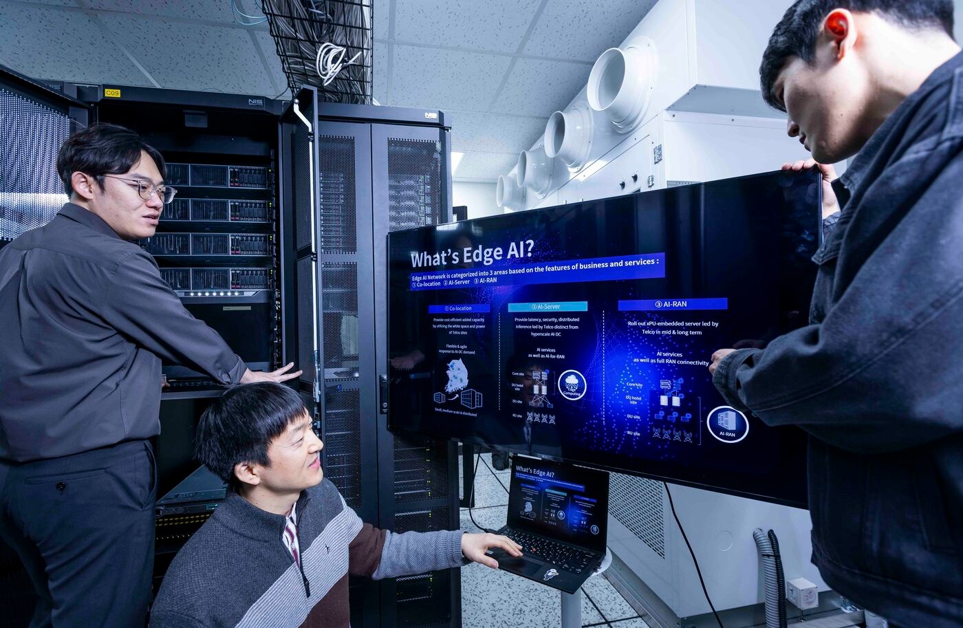 'AI기지국'부터 'AI라우팅'까지…SKT, MWC서 네트워크 AI 기술 공개 - 뉴스1