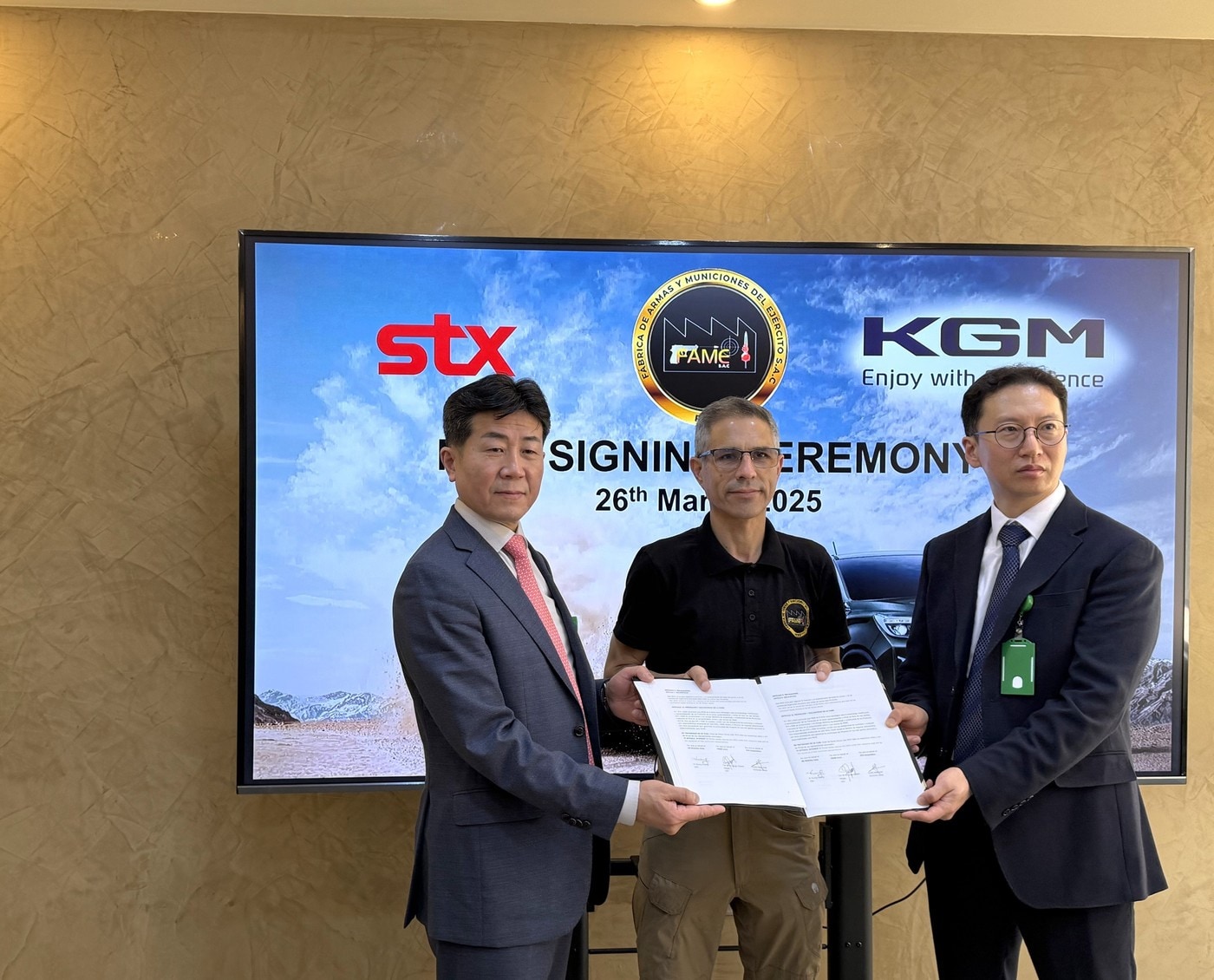 KG모빌리티, 페루 관용차 공급확대…STX·현지 국영기업과 맞손 - 뉴스1