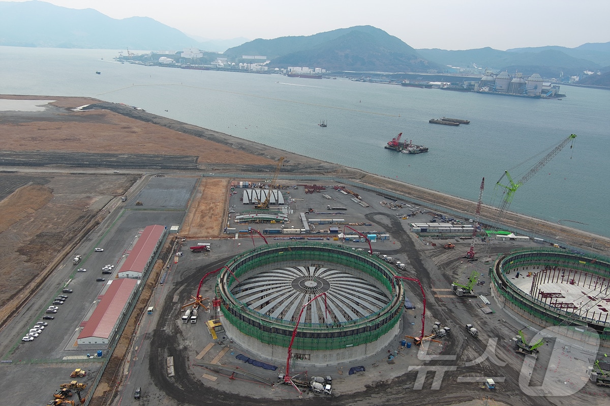 '1조 4000억' 여수 묘도 LNG터미널 지자체 출자 완료 - 뉴스1