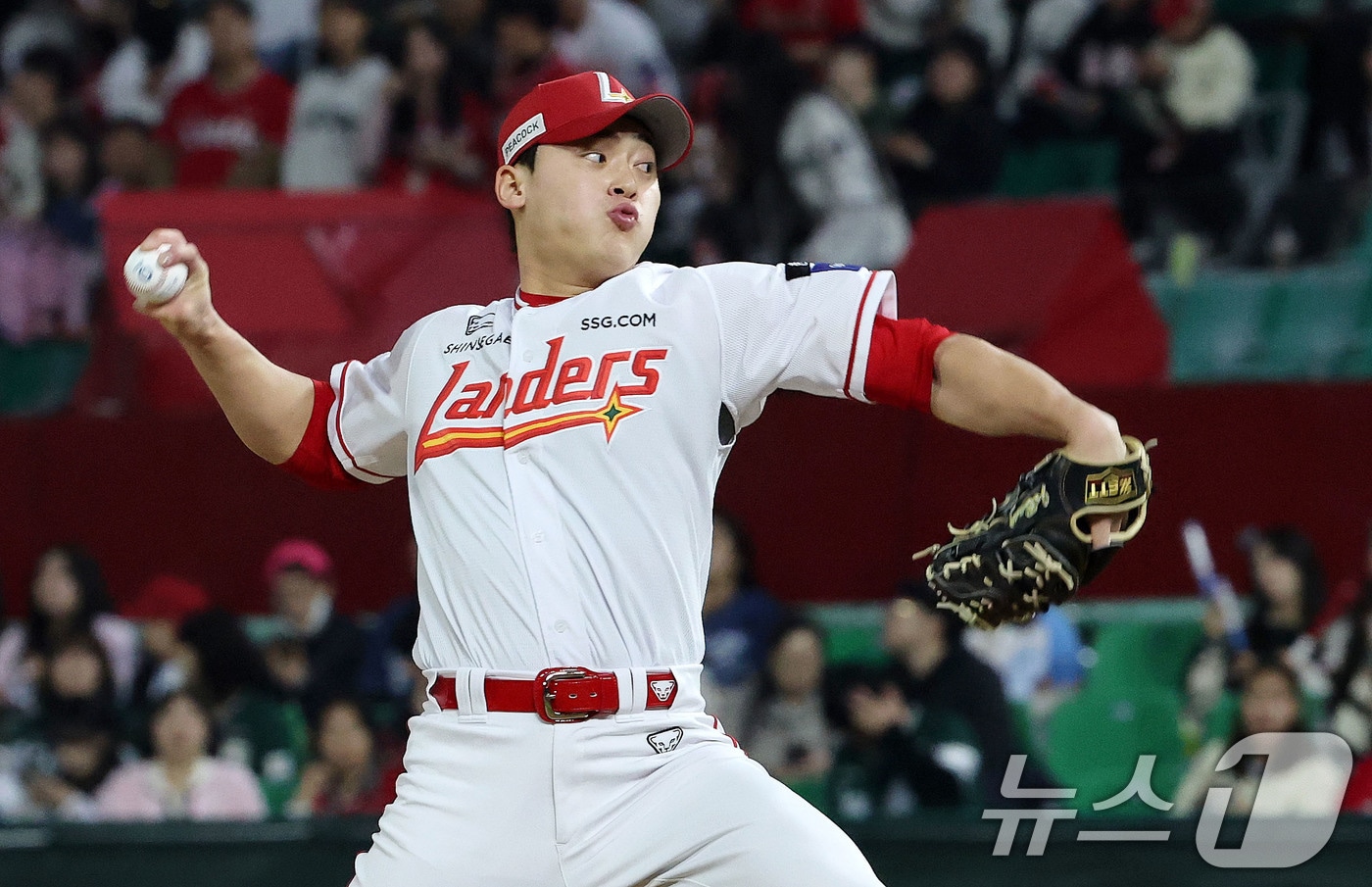 SSG '방패' vs 삼성 '대포', 누가 더 셀까…13년 만의 PS 맞대결[준PO] - 뉴스1