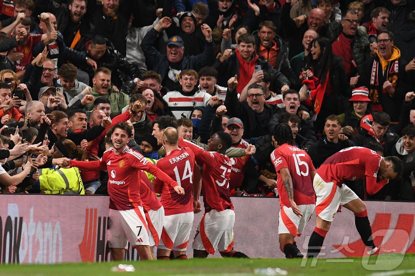 '7분 동안 3골' 맨유, '1명 빠진' 리옹 꺾고 UEL 준결승 진출 - 뉴스1