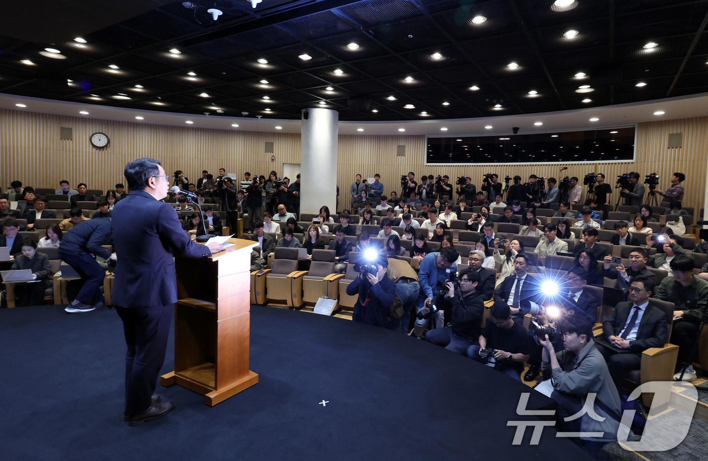 "KISA, SKT 해킹 무마 의혹…신고 시각 40시간 늦게 수정" - 뉴스1