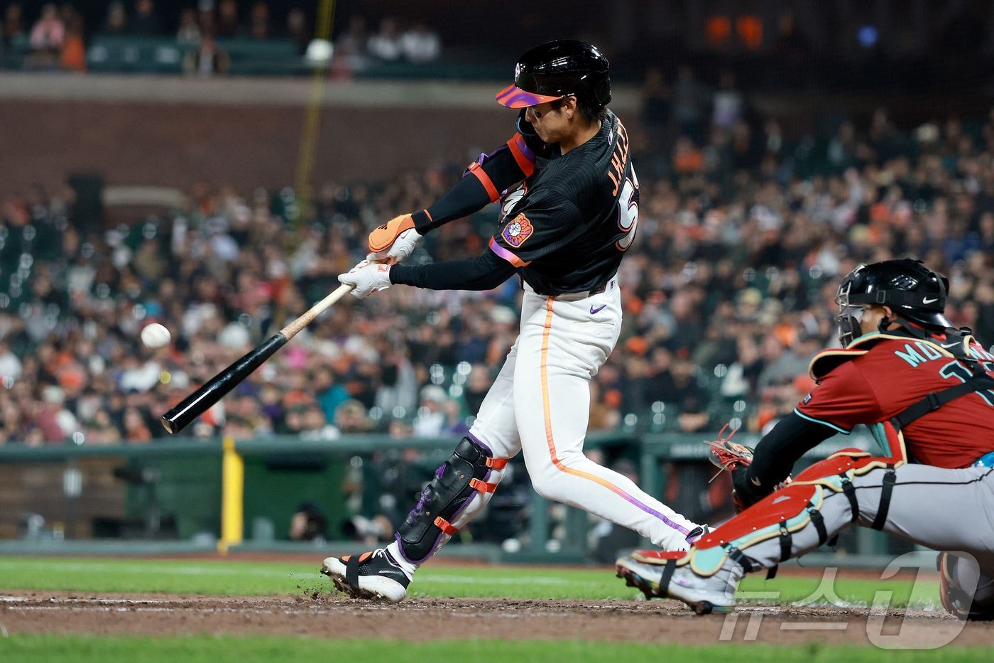 “오늘은 투런포” 이정후, 6호 아치…MLB 진출 후 첫 2경기 연속 홈런 - 뉴스1