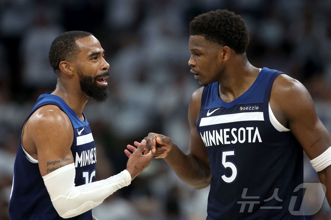 NBA 미네소타, GSW 잡고 2년 연속 PO 서부 결승 진출 - 뉴스1