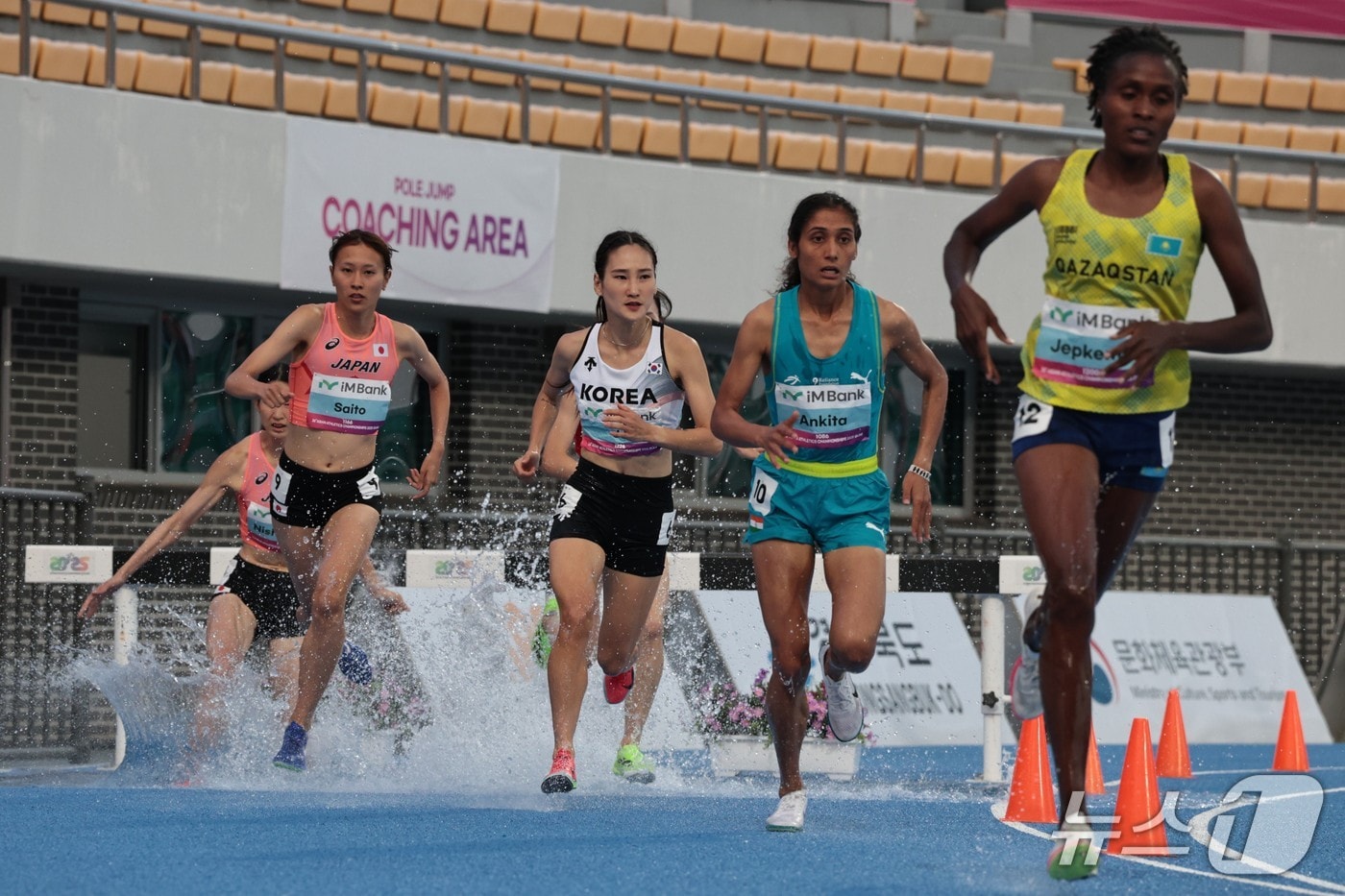 육상 조하림, 女 3000m 장애물달리기 한국신기록…9분53초09 - 뉴스1