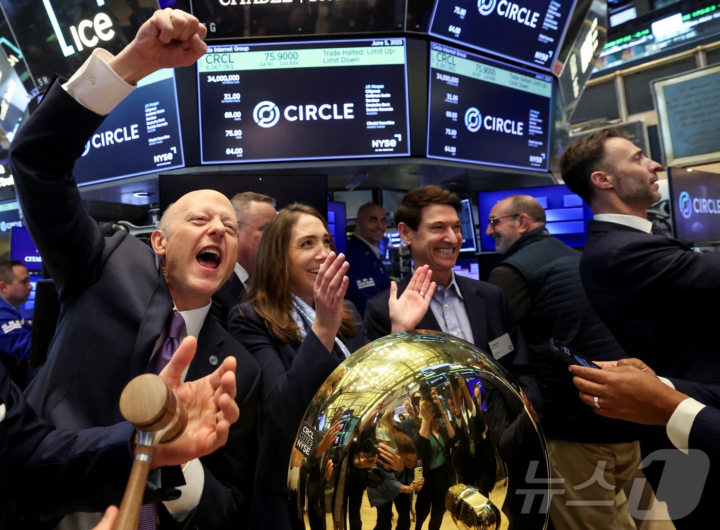 스테이블코인 USDC 발행사 서클 상장 첫날 182% 폭등(상보) - 뉴스1
