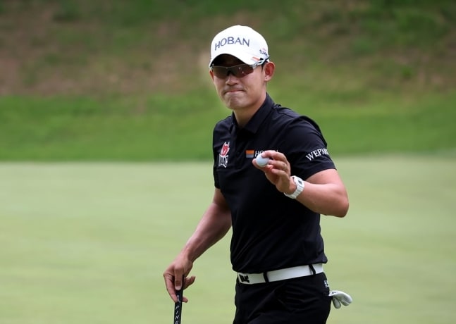 김비오, KPGA 부산오픈 이틀 연속 선두…프로 통산 11승 도전 - 뉴스1