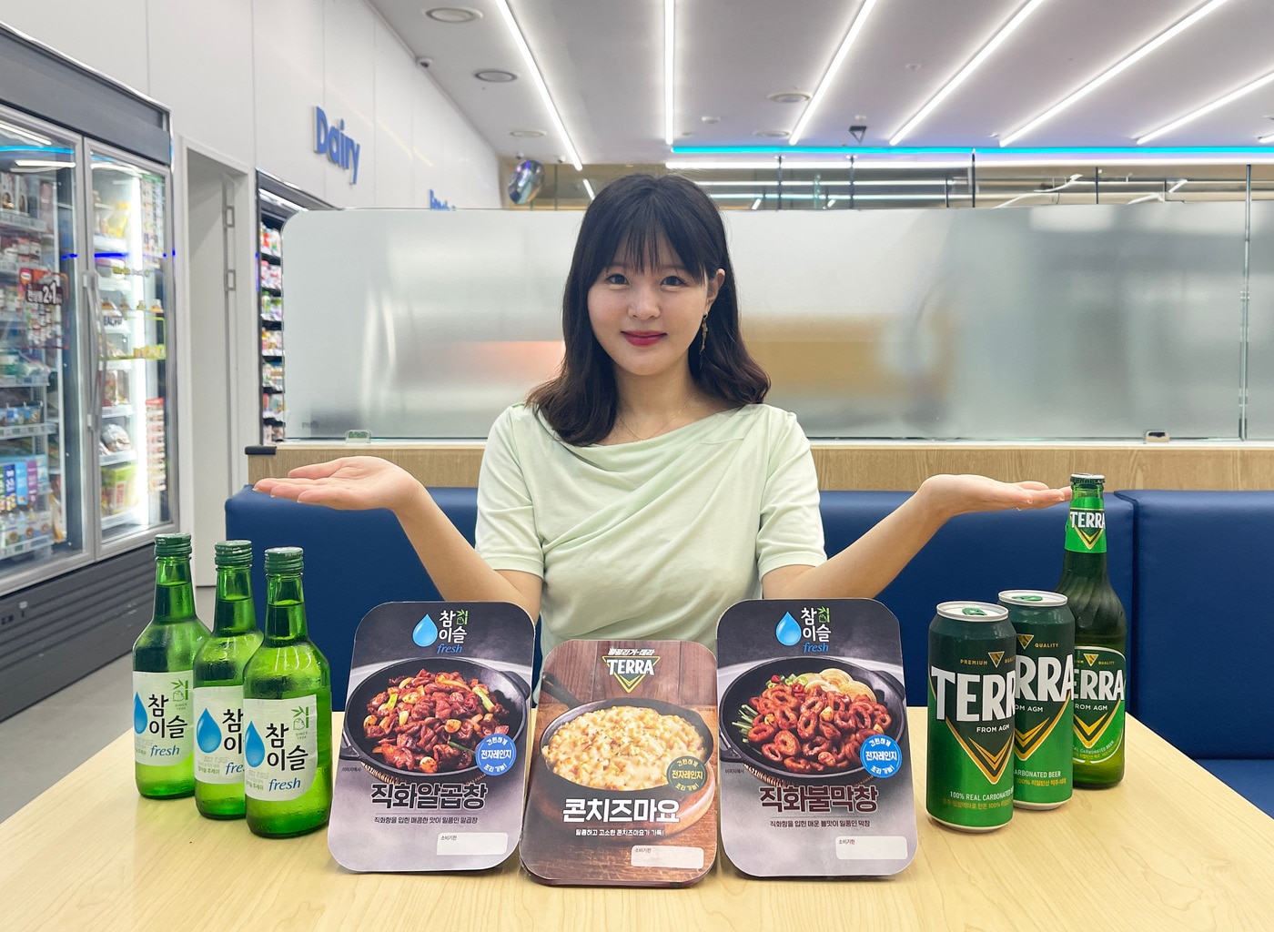 "안주 큐레이션 시대"…GS25, '참이슬·테라' 전용 안주 출시 - 뉴스1